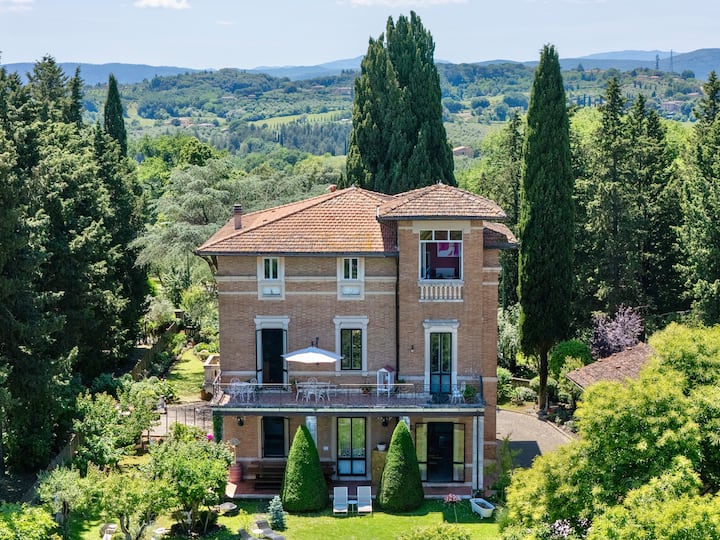 Spacious | Great Views | Terrace ~ Parking ~ Bbq - Siena