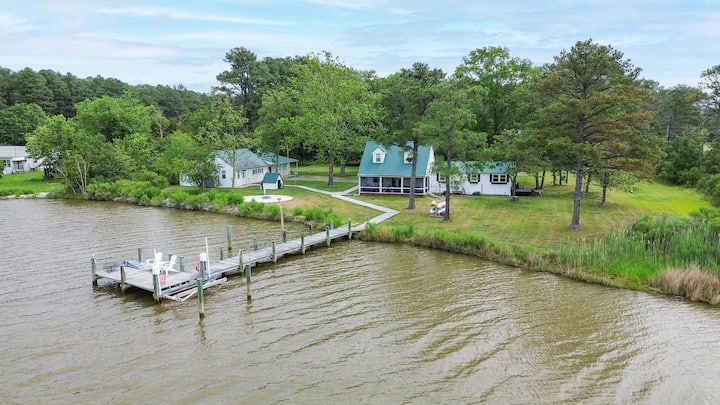 About Time Waterfront Views | Dock | Sleeps 15 - Maryland