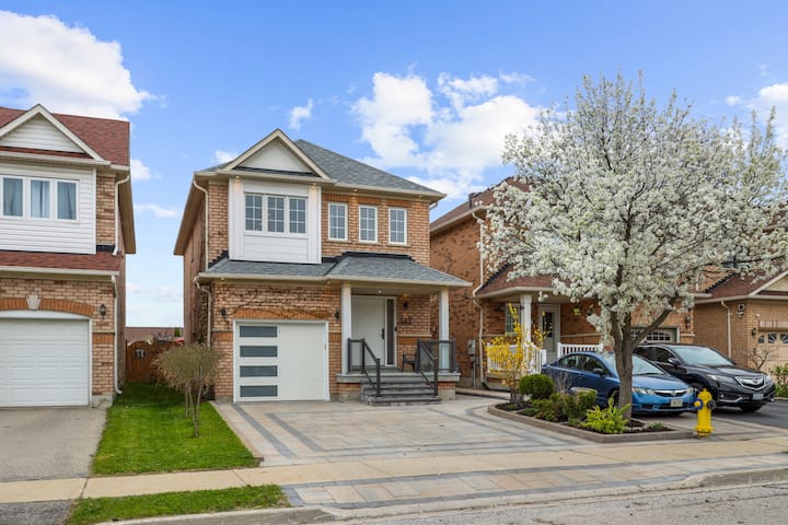 Family/gameroom/wonderland/freeparking/3bdrm/3bath - Vaughan