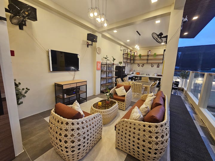 The Icon Luxury Villa Pansol - Calamba