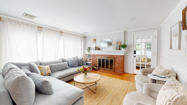 Sea Haven | Beach • Walk To Restaurants • Spacious - Falmouth, MA