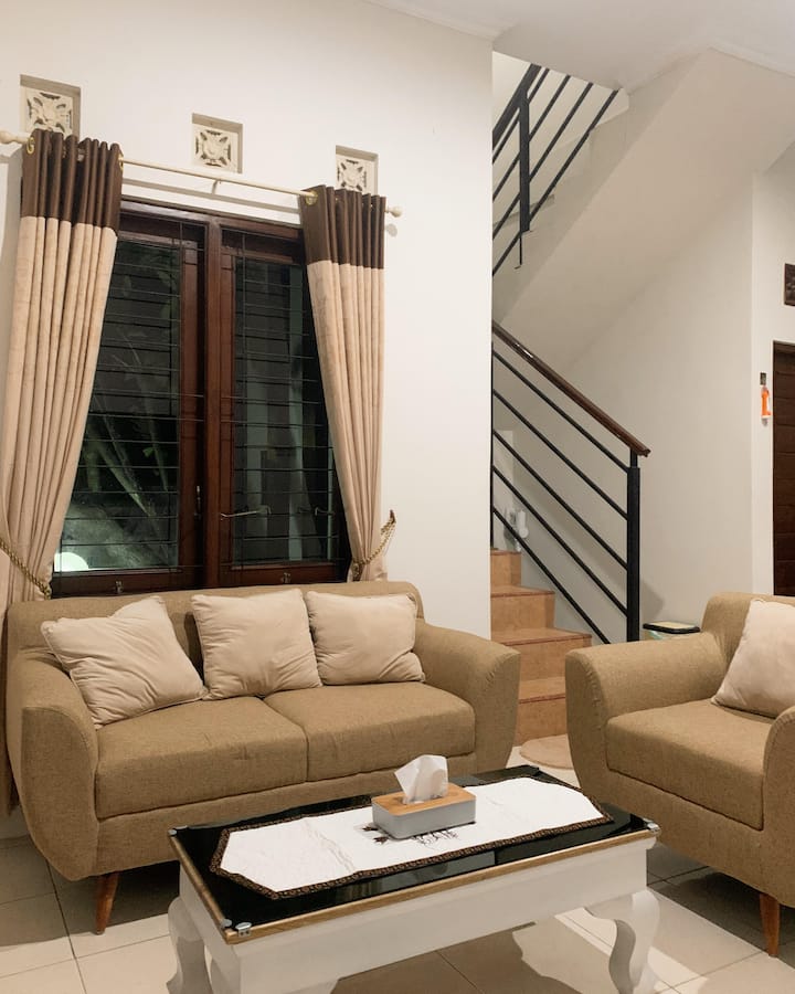 Rumi Stay• Family Homestay, 10minutes To Malioboro - Yogyakarta