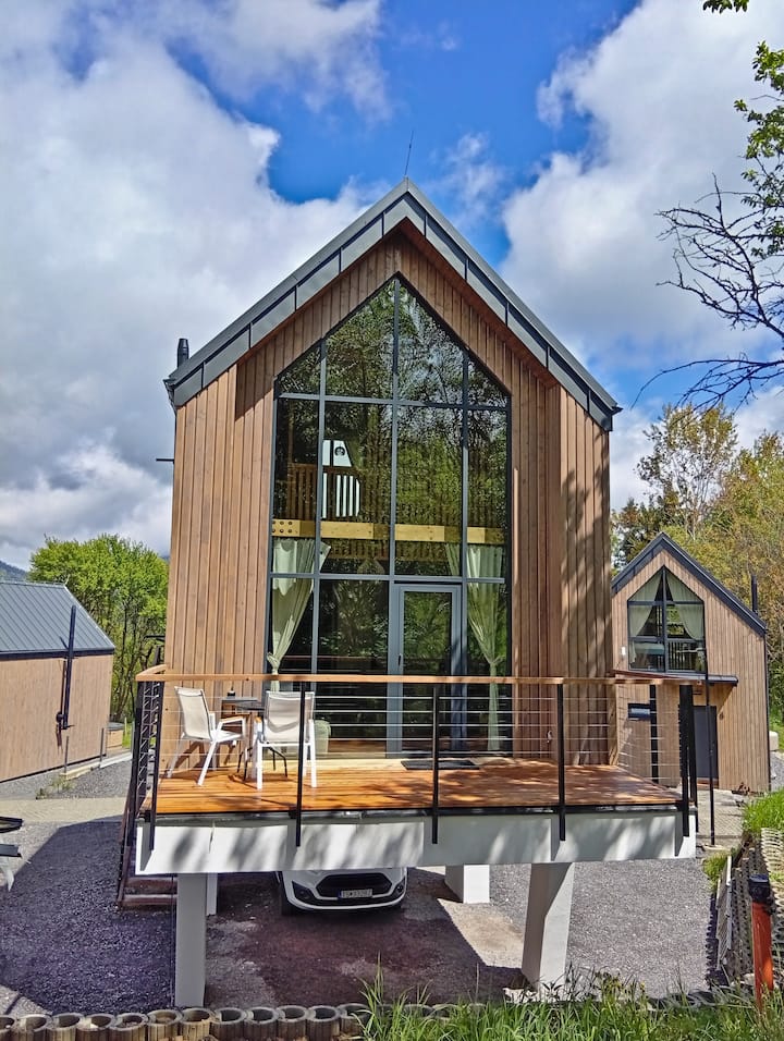 Chata V Korunach Stromov. - Bešeňová