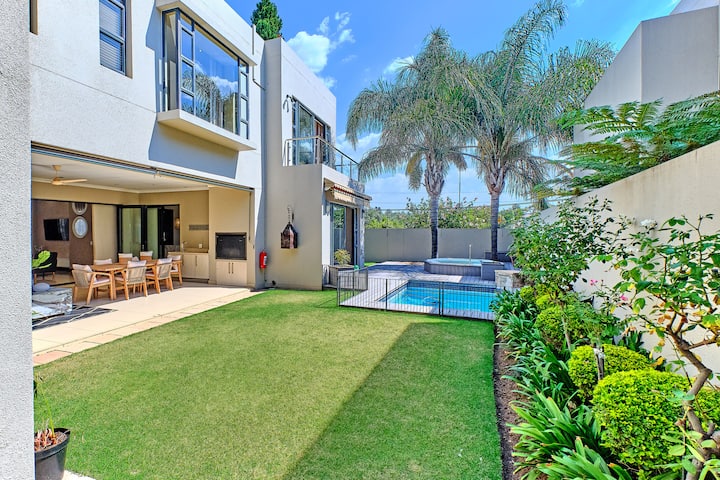 Luxury 5-br Home, All En-suite, Solar + Fast Wifi - Zuid-Afrika