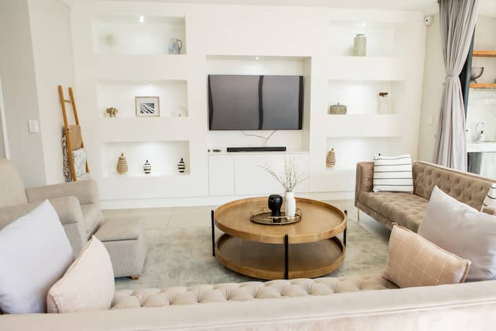 Nda Modern Stays | Deluxe Business & Family Place - Namibia