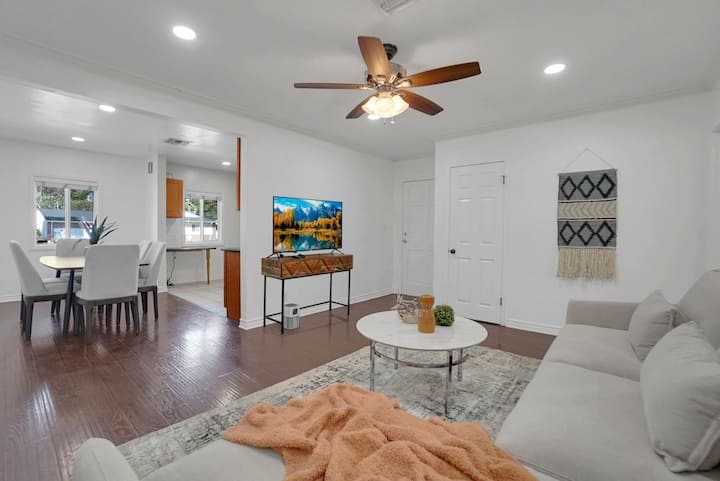Modern Family Retreat Near Disney & Universal - Whittier, CA