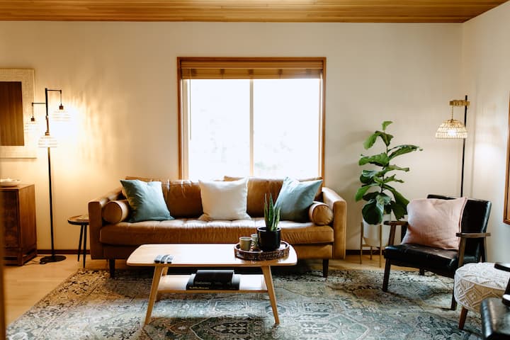 Next To U Of I.  Updated Mid-century House! - Moscow, ID