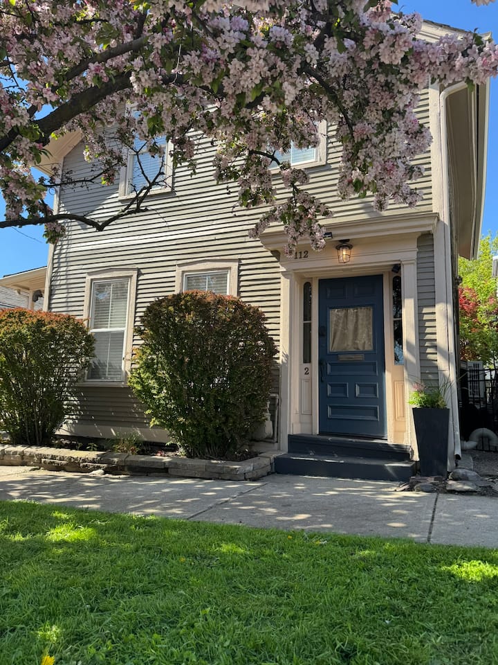 Cozy Apartment Near Arts District/lake/church St. - Burlington, VT