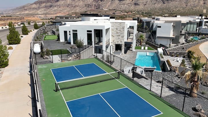 Designer Oasis ~ Golf ~ Pool ~Theater - Hurricane, UT