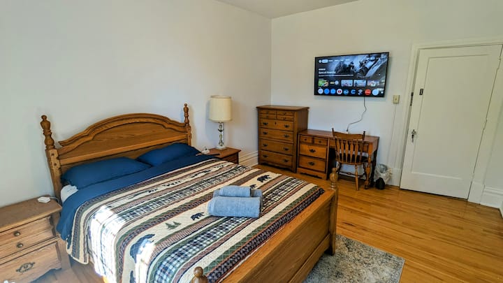 Private Ensuite Room In A Character-filled Manor - Grand Sudbury