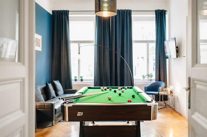 Family Suit With Pool Table And Cinema Room - Prague