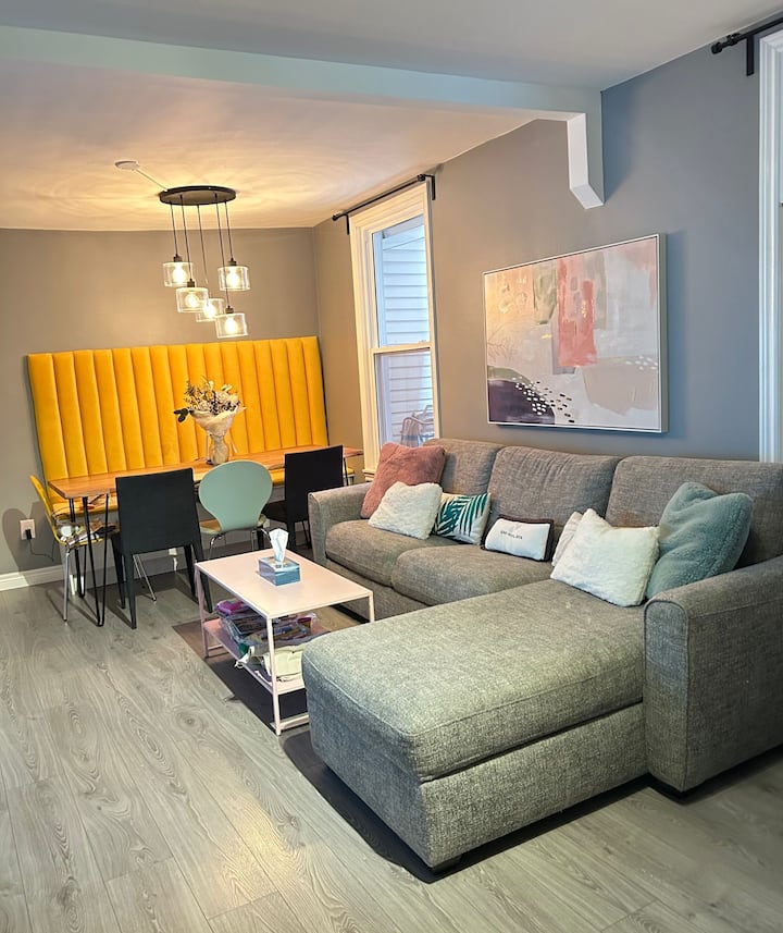 Best Family Home, Spacious 3 Bed+2 Bath - Toronto