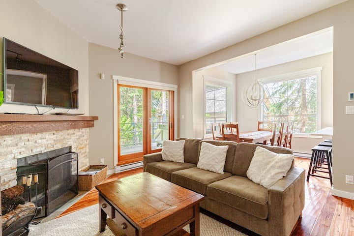 Private Hot Tub, Two Stalls Parking, Pet Friendly! - Whistler
