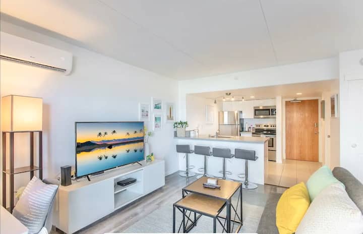 Ocean View Open 1bdrm Ilikai Hotel Next To Beach - Honolulu, HI