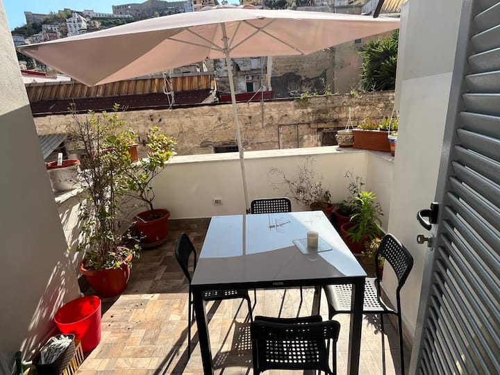 Centro - 4 Posti Casa Con Terrazzino E 2 Bagni - Napoli