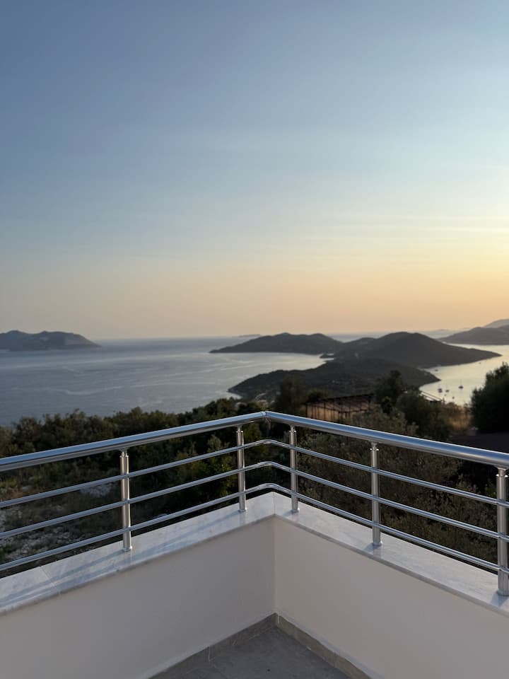 Gökkuşağı Pansiyon/ Pembe Daire - Kaş