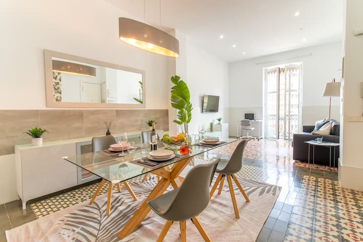 Loft Overlooking Market Square - Alicante