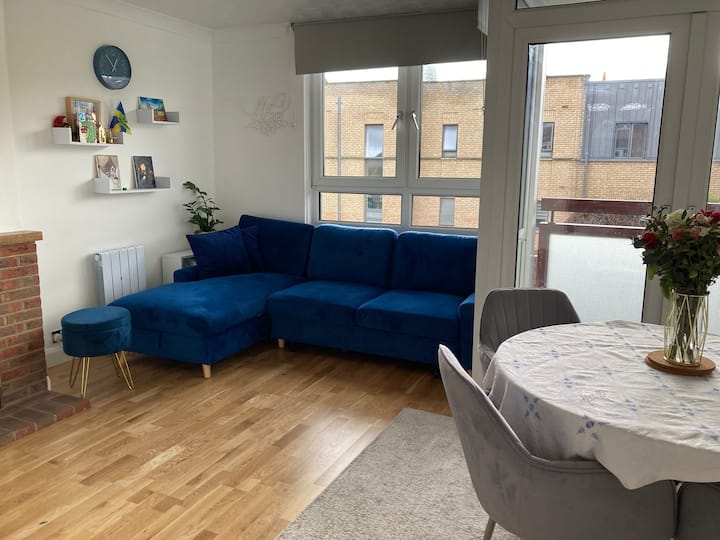 2 Bedroom Apartment In Poplar - London