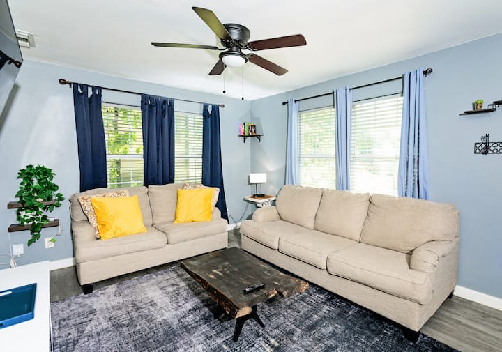 Trendy Downtown Bungalow - Temple, TX