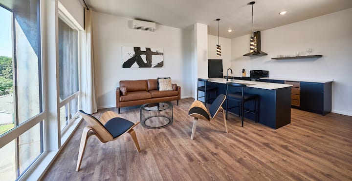 One-bedroom Suite 28, Mt Views, Downtown - Hood River, OR