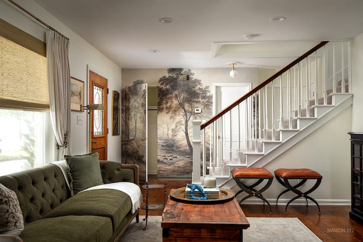 French Inspired Home Tucked In The Oaks Of Boerne. - Boerne, TX