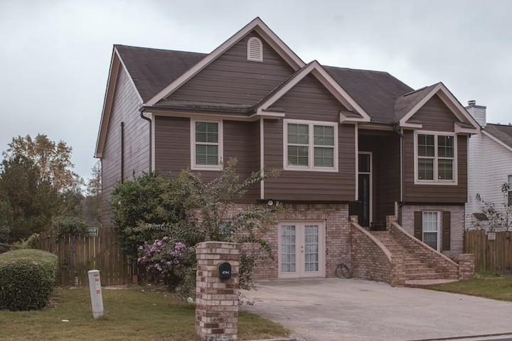 Vacation Home In Morrow, Georgia - Casa Bustamante - Lake Spivey, GA