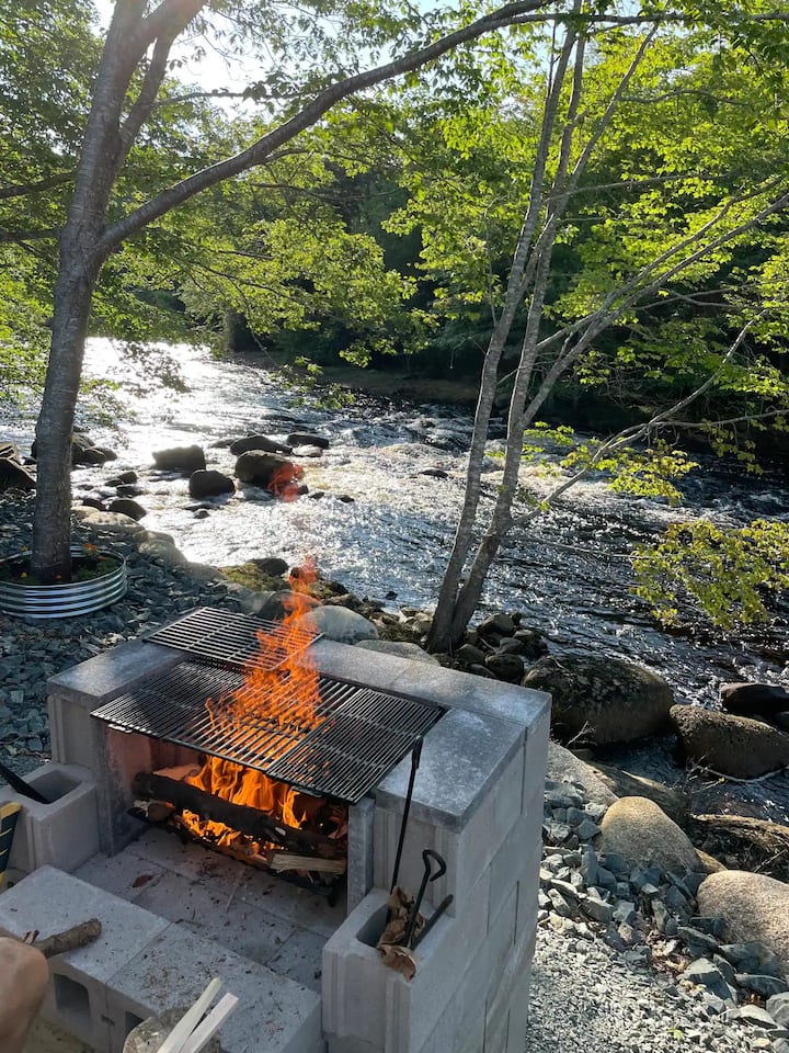 Offgrid Rv River Rental U2
No Smokers/pets Please! - Nouvelle-Écosse