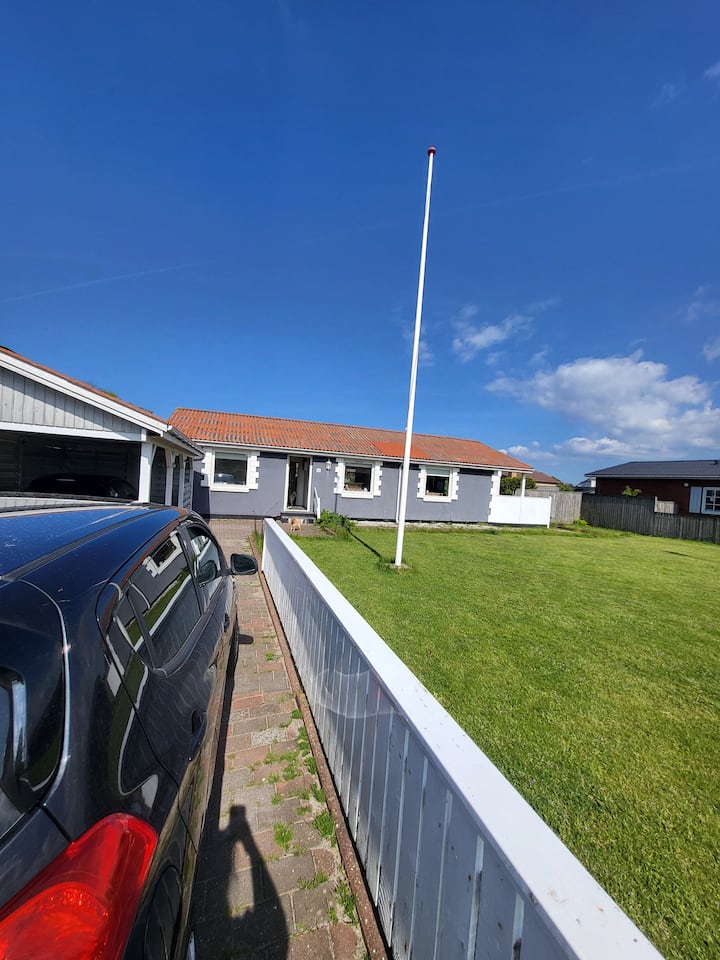 Byhus Nær Hirtshals Midtby, Strand, Sportsplads Mv - Hirtshals