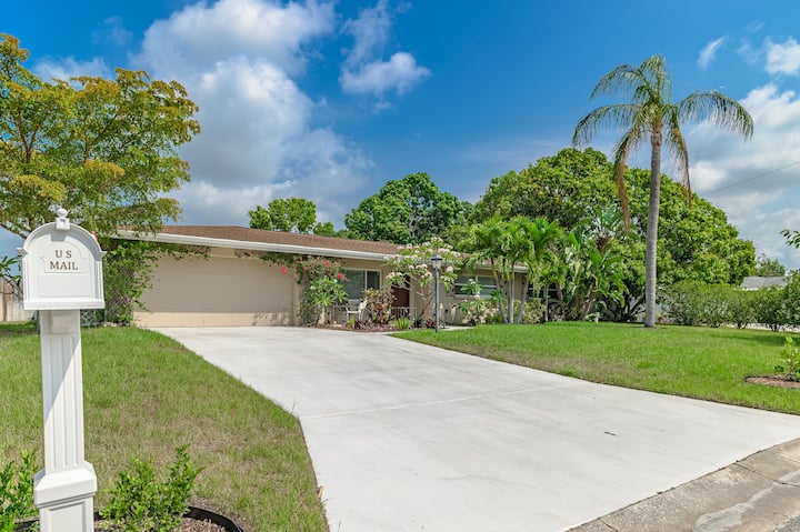 Classic Tropical Florida Escape, With Heated Pool! - Sarasota, FL