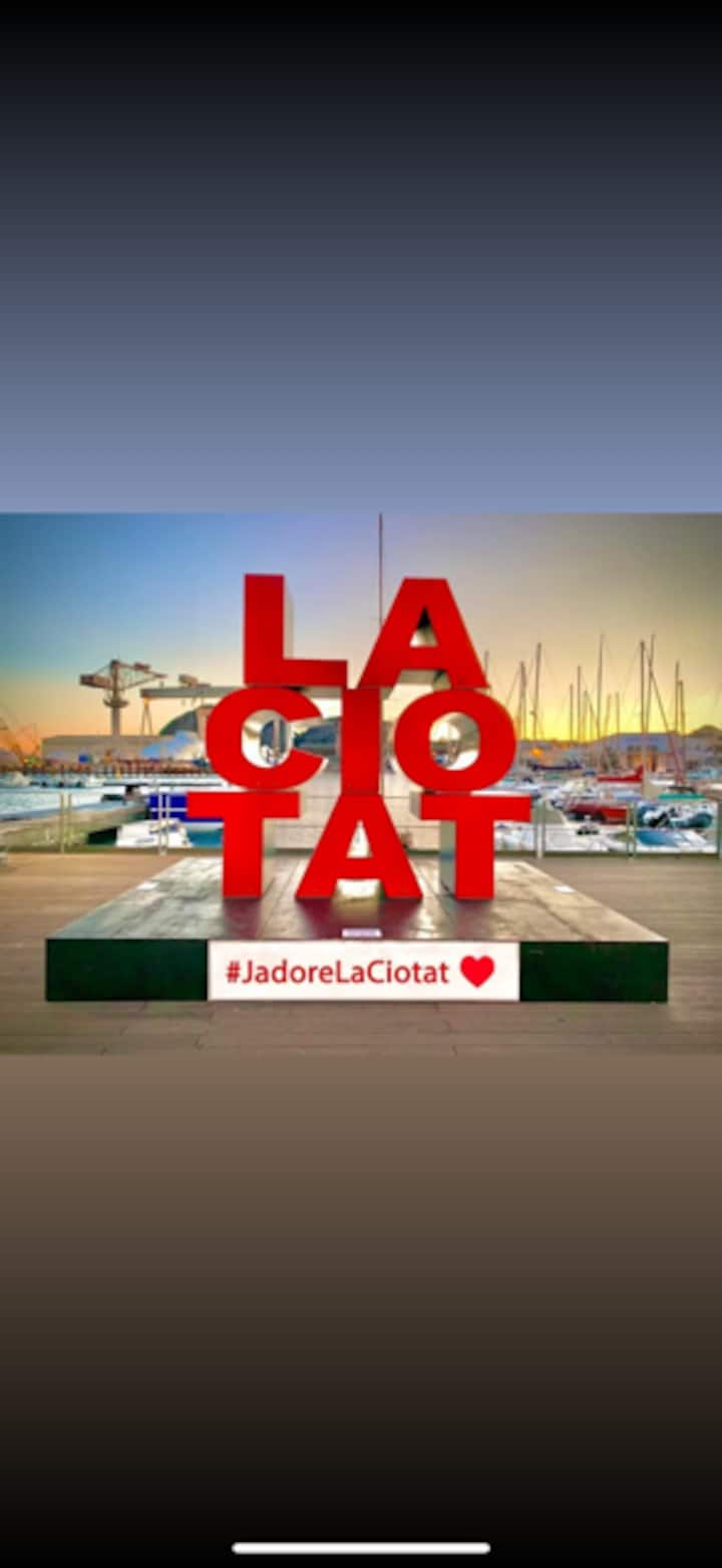 Joli Studio En Face De La Mer Près Du Port, Rdc - La Ciotat