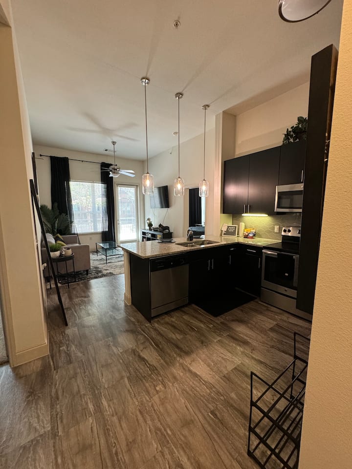 See, Love, Book! Your Downtown Oasis Awaits! - Highland Park, TX