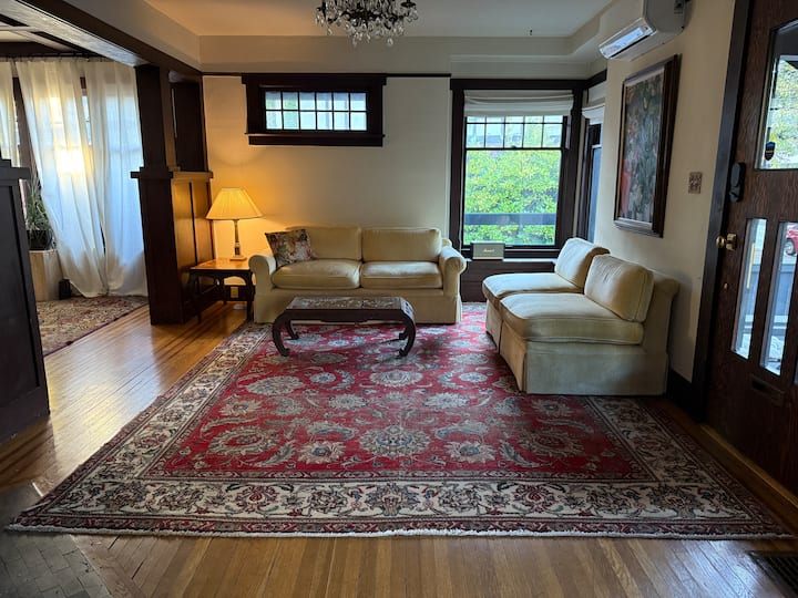 Stylish Upper Fremont Gem | Cozy, Comfy & Central - Seattle, WA