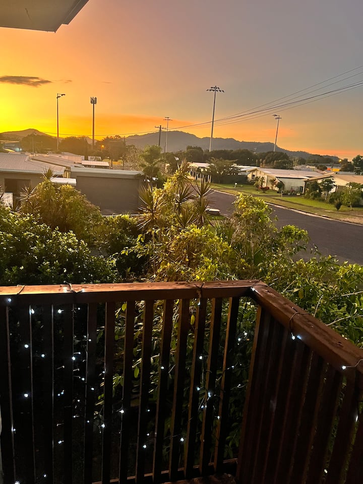 Gateway To The Reef! 2br Cairns Oasis + Balcony - Cairns