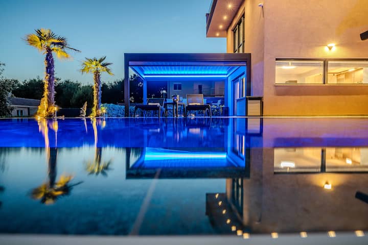 Apartment Villa Royal 2 - Vir