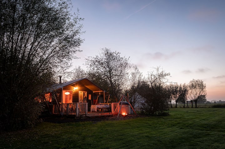 Smûk Thuske Met Houtkachel - Friesland