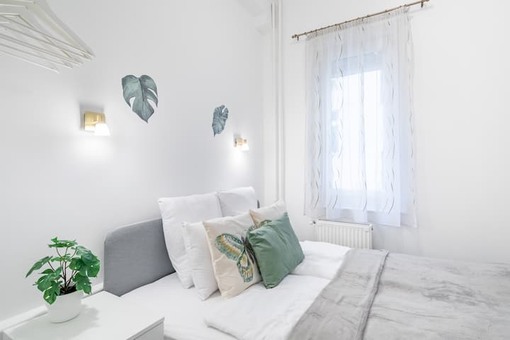 Budapest's Top Location: 2bedrooms+terrace+ac - Budapest