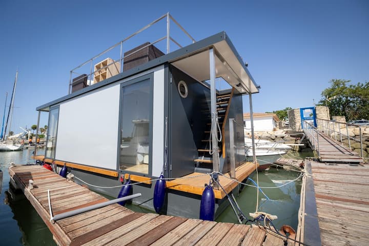 The Boathouse Company  Scale Hv1 - Puerto Real