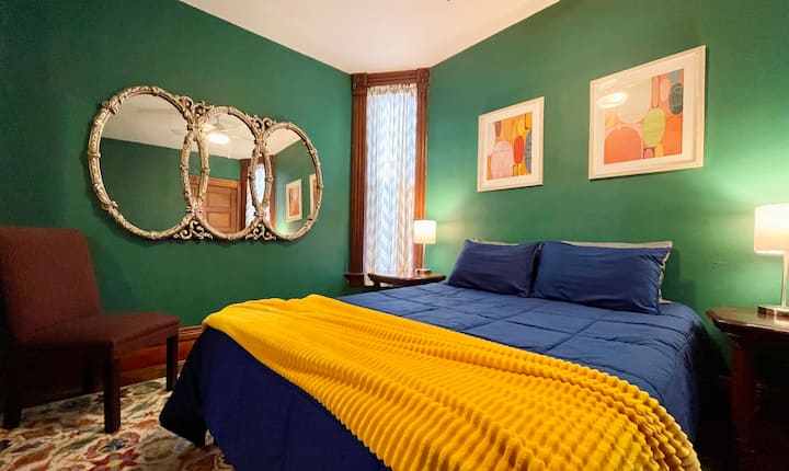 Charming & Spacious /Downtown/ Comfy 4 Bedroom - Sandusky, OH