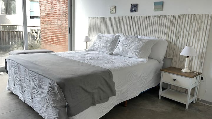 Amplio Monoambiente En Línea De Playa Con Pileta - Argentina