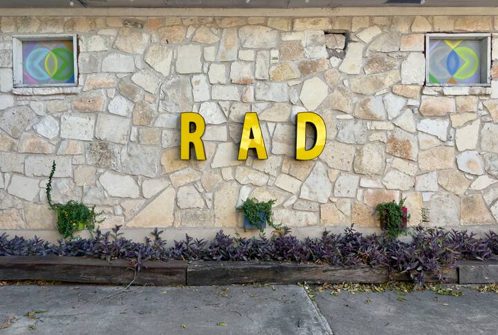 Artsy Austin Oasis - Austin
