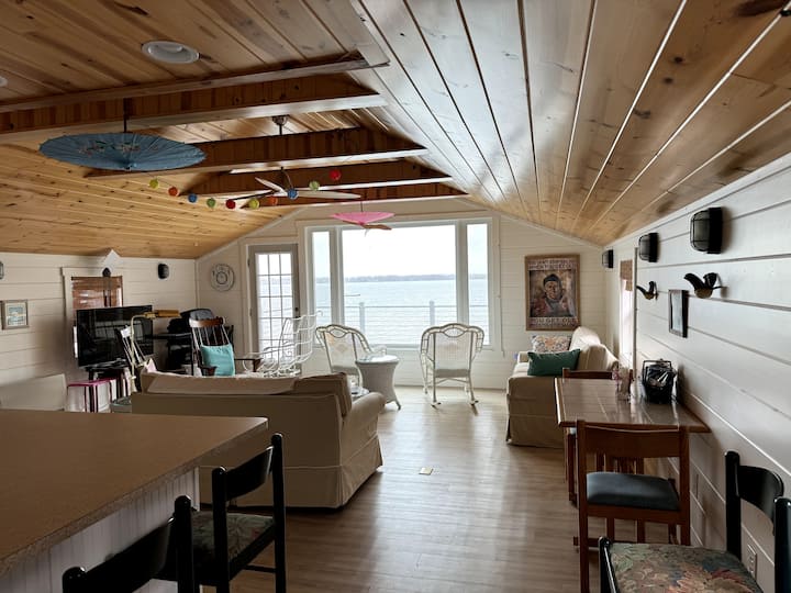 Eclipse: Private Waterfront Gem - Érié, PA