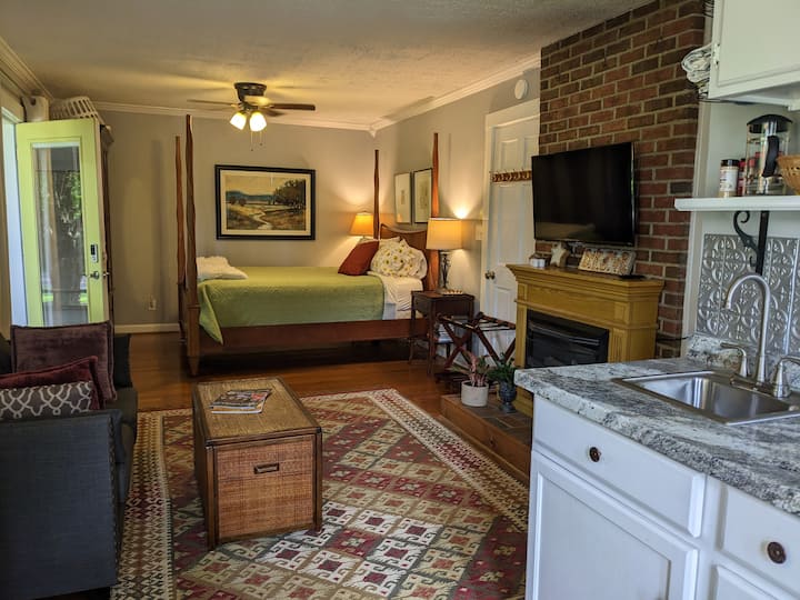 Azalea Cottage Studio - Tryon, NC