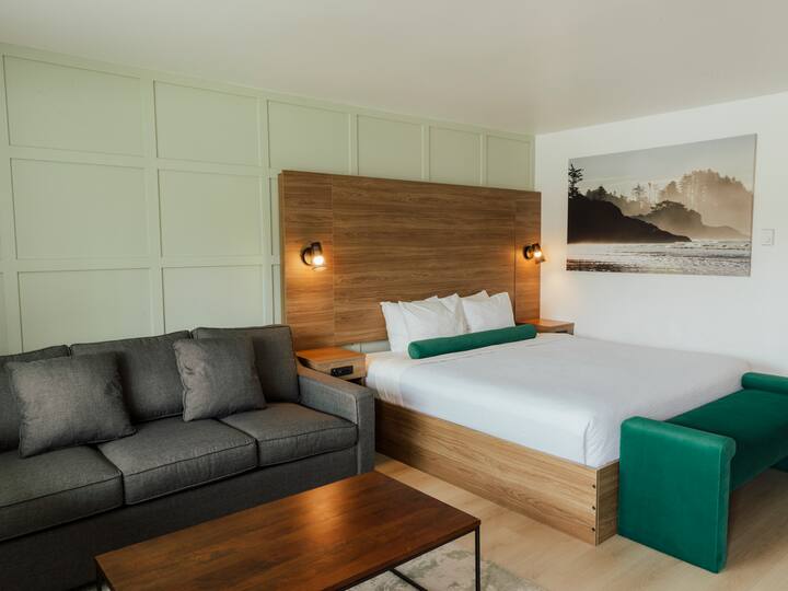 King With Sofa Bed Kitchenette - Ucluelet