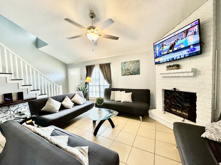 Gorgeous Double Master Townhouse 15 Min To Beach - Corpus Christi, TX