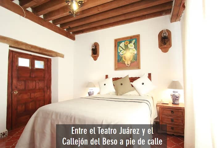 Plaza De La Paz A Pie De Calle L Centro Del Centro - Guanajuato