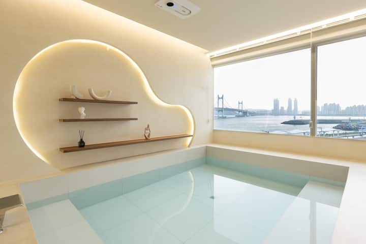 [Ali]광안대교 오션뷰 감성 Pool Villa 온수자쿠지&침실2 침대3 화장실2 #52 - Busan