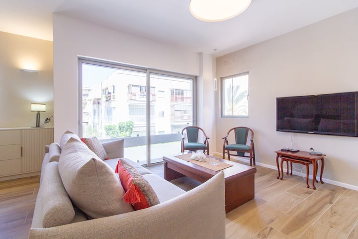 ->Sweet And Modern -By The Frishman Beach - テルアビブ