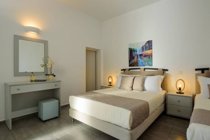 Aigli Villa Triple Room - Santorini
