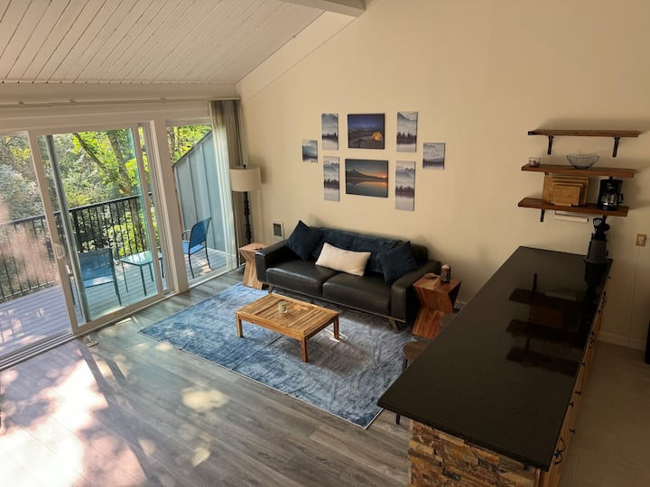 Serene Escape (Loft Condo) - West Linn, OR