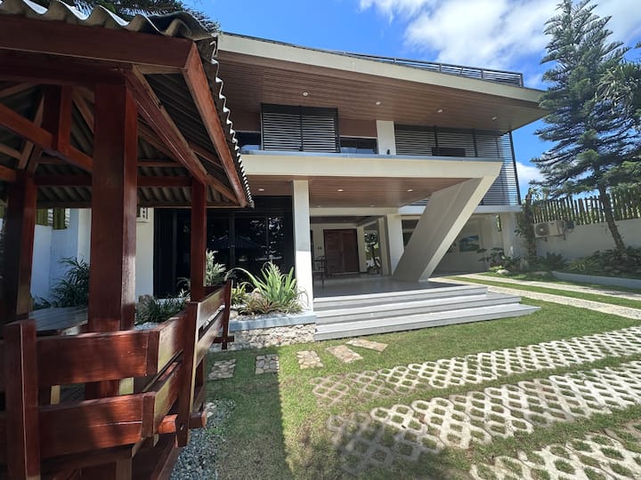Villaroyale Resort Halfcourt  Pool W/jacuzzi 30pax - Tagaytay